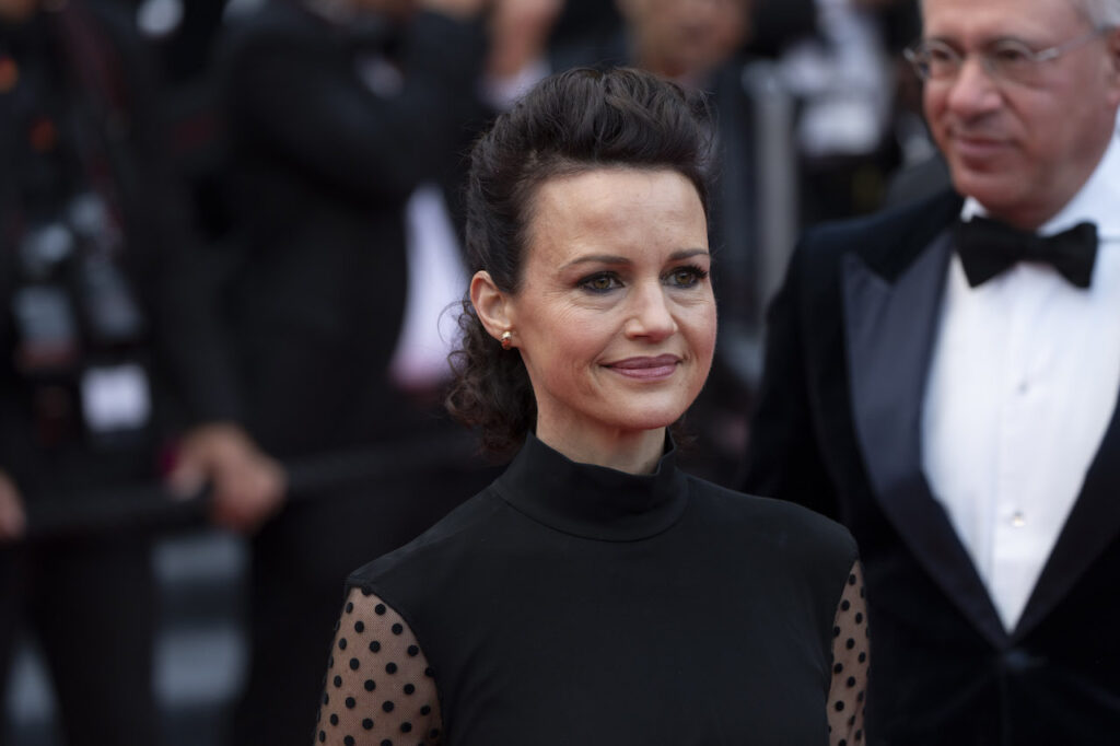Carla Gugino e Brad Pitt insieme in Cliff Booth su Netflix