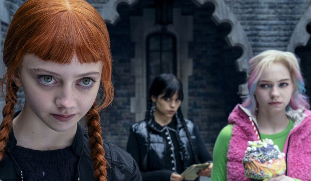 Evie templeton: chi è l'attrice che interpreta agnes demille in mercoledì?