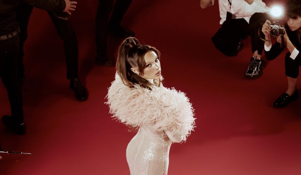 Sarah Toscano debutto al Met Gala e il primo album in studio