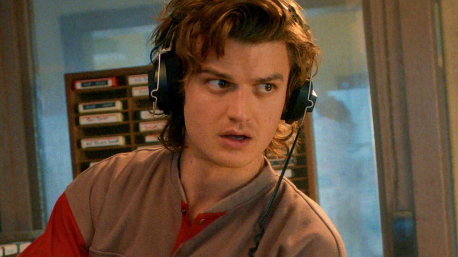 Stranger things accoglie un membro della famiglia harrington
